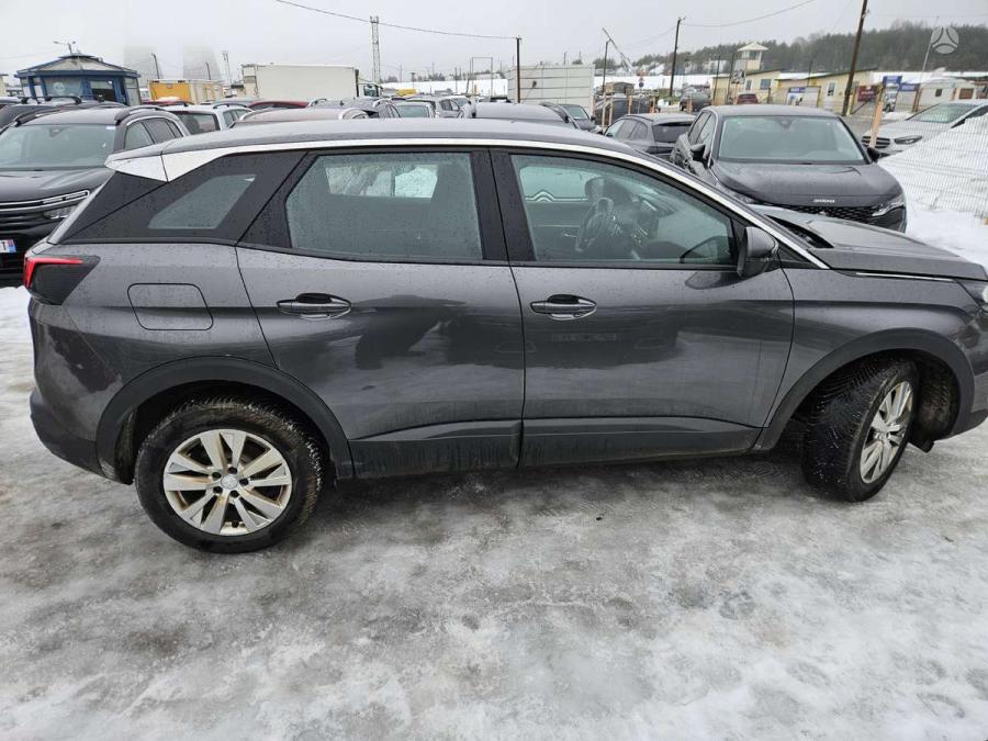 Grey Peugeot 3008 2022 in Vilnius, with an engine capacity of 1.20 L and mileage of 168 thousand km for 13189 €, photo 3 on AUTOMOTO.COM.LV