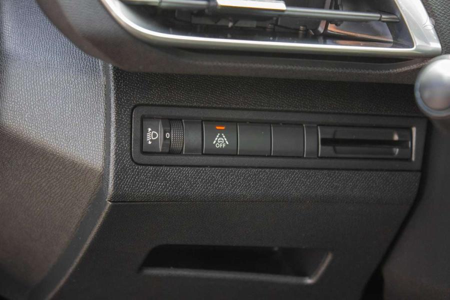 Grey Peugeot 3008 2022 in Kaunas, with an engine capacity of 1.50 L and mileage of 167 thousand km for 15300 €, photo 19 on AUTOMOTO.COM.LV