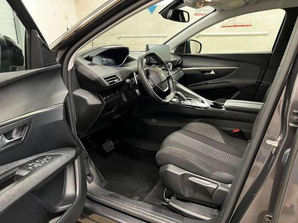 Grey Peugeot 3008 2022 in Marijampole, with an engine capacity of 1.20 L and mileage of 53 thousand km for 15718 €, photo 7 on AUTOMOTO.COM.LV