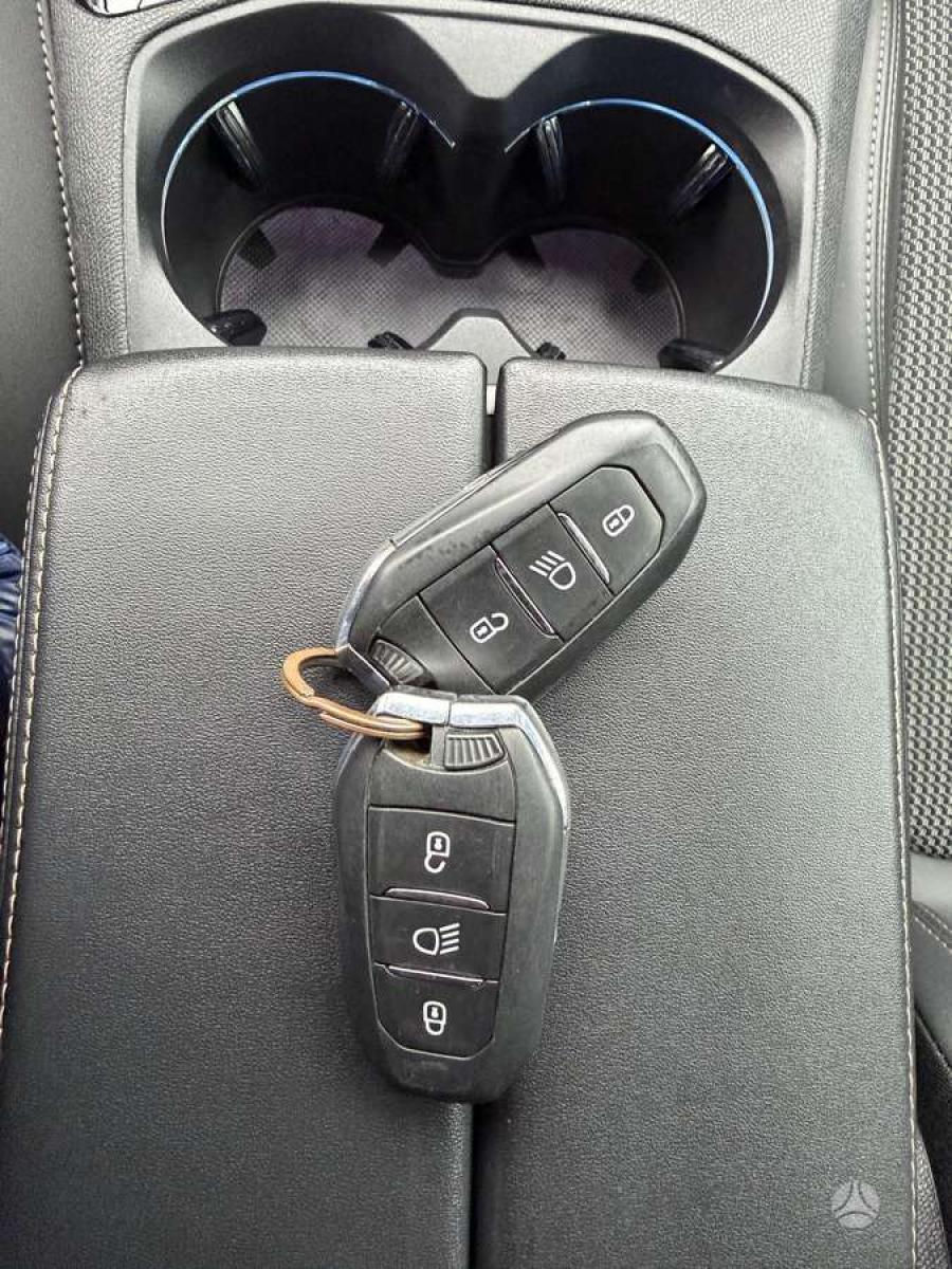 Grey Peugeot 3008 2022 in Marijampole, with an engine capacity of 1.20 L and mileage of 158 thousand km for 13552 €, photo 41 on AUTOMOTO.COM.LV