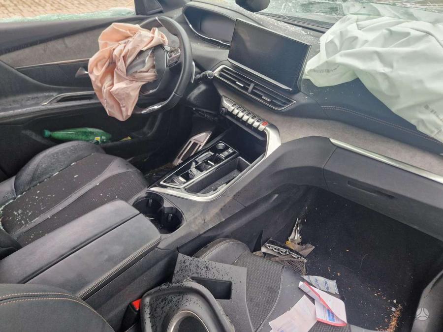 Pelēks Peugeot 3008 2024 Kauņa, ar dzinēja tilpumu 1.20 L un nobraukumu 63 tūkst. km par 9400 €, foto 5 vietnē AUTOMOTO.COM.LV