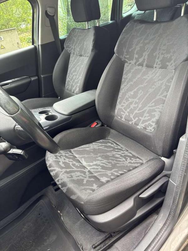 Grey Peugeot 3008 2009 in Kaunas, with an engine capacity of 1.98 L and mileage of 223 thousand km for 2500 €, photo 9 on AUTOMOTO.COM.LV