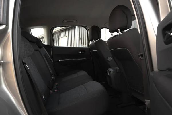 Grey Peugeot 3008 2010 in Jelgava, with an engine capacity of 1.60 L and mileage of 279 thousand km for 3900 €, photo 9 on AUTOMOTO.COM.LV