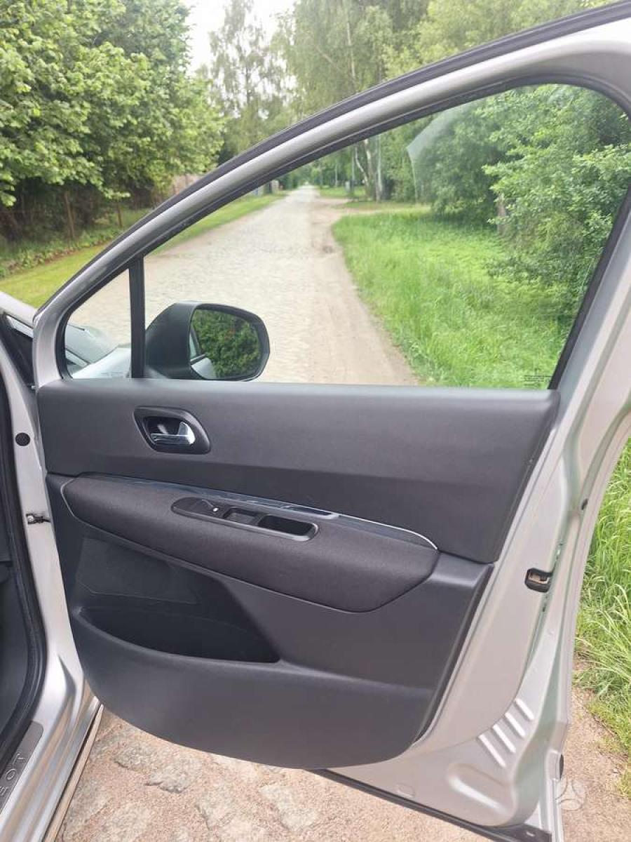 Grey Peugeot 3008 2010 in Silute, with an engine capacity of 1.56 L and mileage of 316 thousand km for 3250 €, photo 14 on AUTOMOTO.COM.LV