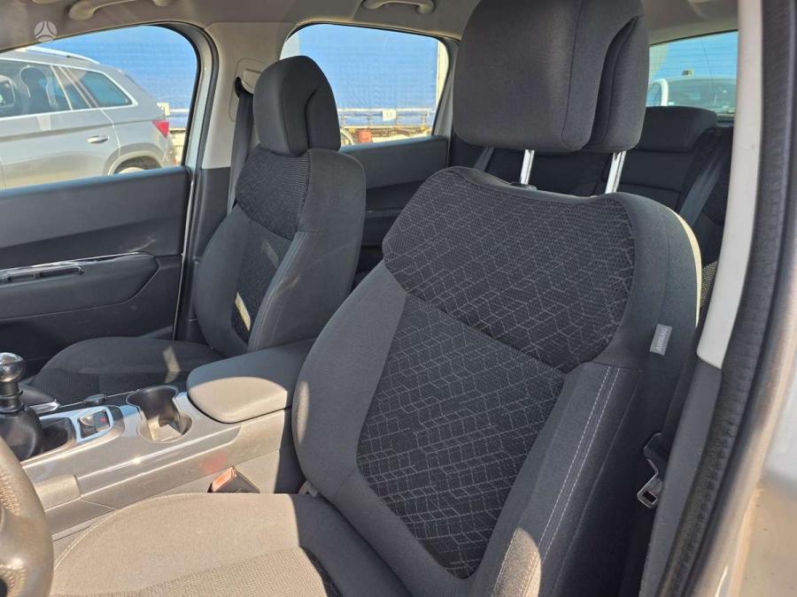 Grey Peugeot 3008 2015 in Taurage, with an engine capacity of 1.60 L and mileage of 200 thousand km for 5600 €, photo 9 on AUTOMOTO.COM.LV