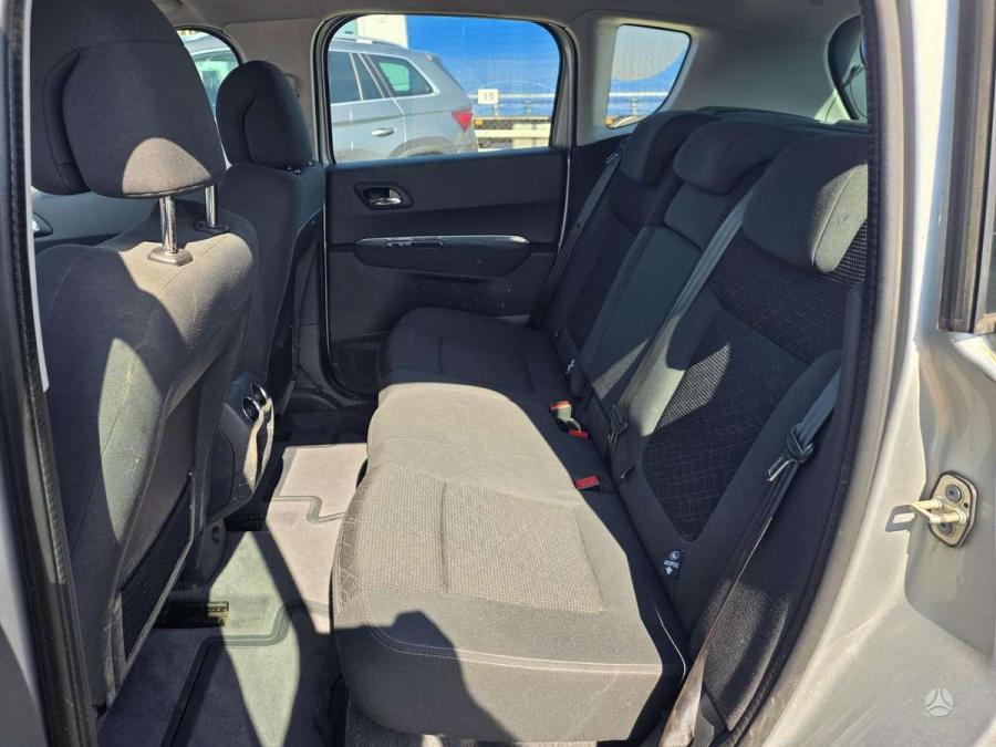 Grey Peugeot 3008 2015 in Taurage, with an engine capacity of 1.60 L and mileage of 200 thousand km for 5600 €, photo 13 on AUTOMOTO.COM.LV