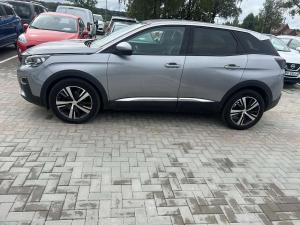 Grey Peugeot 3008 2017 in Taurage, with an engine capacity of 1.60 L and mileage of 230 thousand km for 10400 €, photo 3 on AUTOMOTO.COM.LV