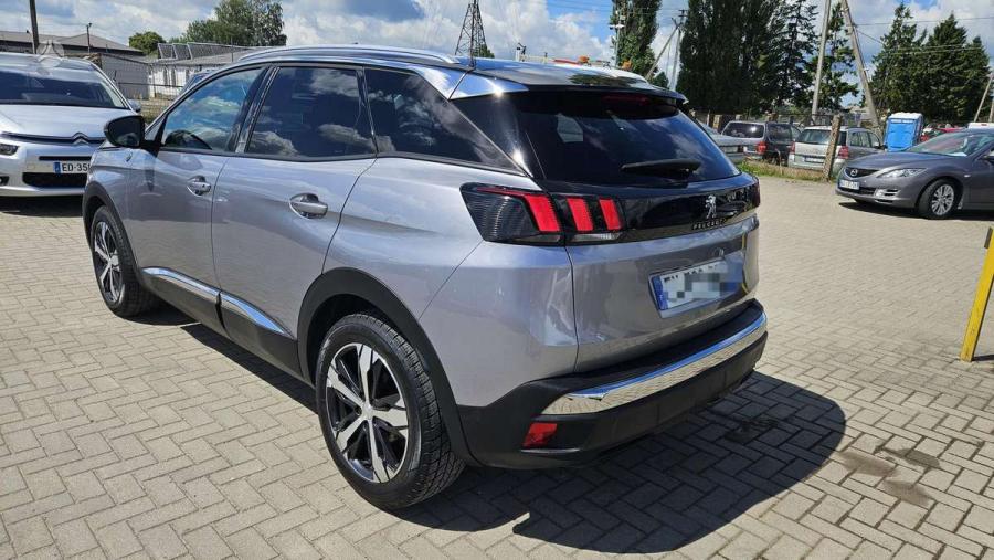 Grey Peugeot 3008 2018 in Taurage, with an engine capacity of 1.20 L and mileage of 143 thousand km for 9300 €, photo 4 on AUTOMOTO.COM.LV