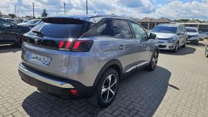 Grey Peugeot 3008 2018 in Taurage, with an engine capacity of 1.20 L and mileage of 143 thousand km for 9300 €, photo 5 on AUTOMOTO.COM.LV