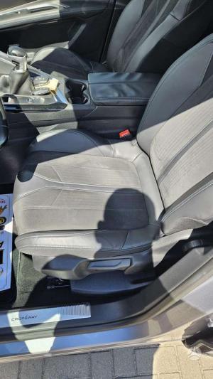 Grey Peugeot 3008 2018 in Taurage, with an engine capacity of 1.20 L and mileage of 143 thousand km for 9300 €, photo 7 on AUTOMOTO.COM.LV