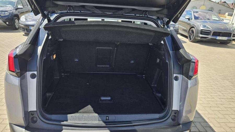 Grey Peugeot 3008 2018 in Taurage, with an engine capacity of 1.20 L and mileage of 143 thousand km for 9300 €, photo 11 on AUTOMOTO.COM.LV