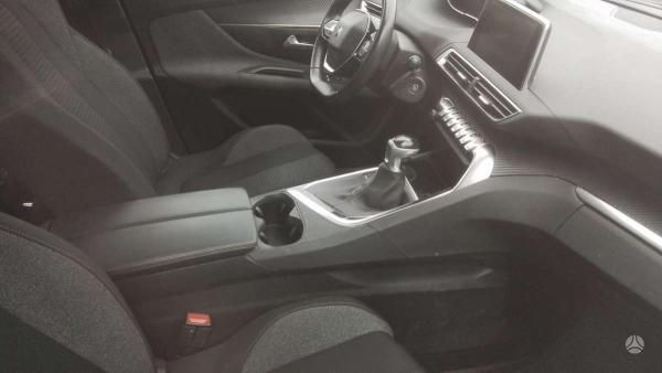 Grey Peugeot 3008 2019 in Marijampole, with an engine capacity of 1.20 L and mileage of 146 thousand km for 8900 €, photo 5 on AUTOMOTO.COM.LV