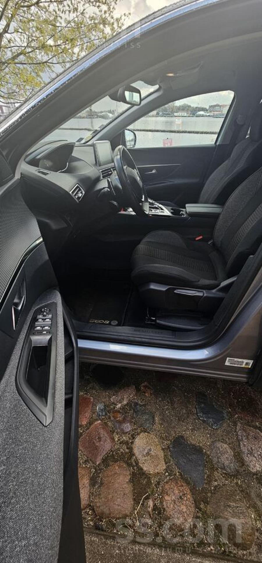 Grey Peugeot 3008 2020 in Riga, with an engine capacity of 1.50 L and mileage of 226 thousand km for 12350 €, photo 5 on AUTOMOTO.COM.LV