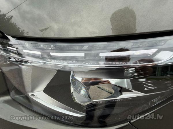 Grey Peugeot 3008 2018 in Parnu, with an engine capacity of 1.20 L and mileage of 130 thousand km for 12900 €, photo 6 on AUTOMOTO.COM.LV