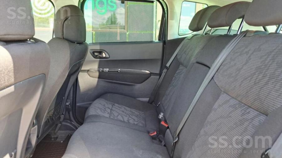 Peugeot 3008 2012 in Riga, with an engine capacity of 1.60 L and mileage of 217 thousand km for 3990 €, photo 8 on AUTOMOTO.COM.LV