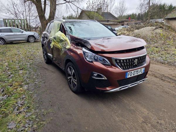 Orange Peugeot 3008 2019 in Taurage, with an engine capacity of 1.20 L and mileage of 43 thousand km for 6300 €, photo 6 on AUTOMOTO.COM.LV