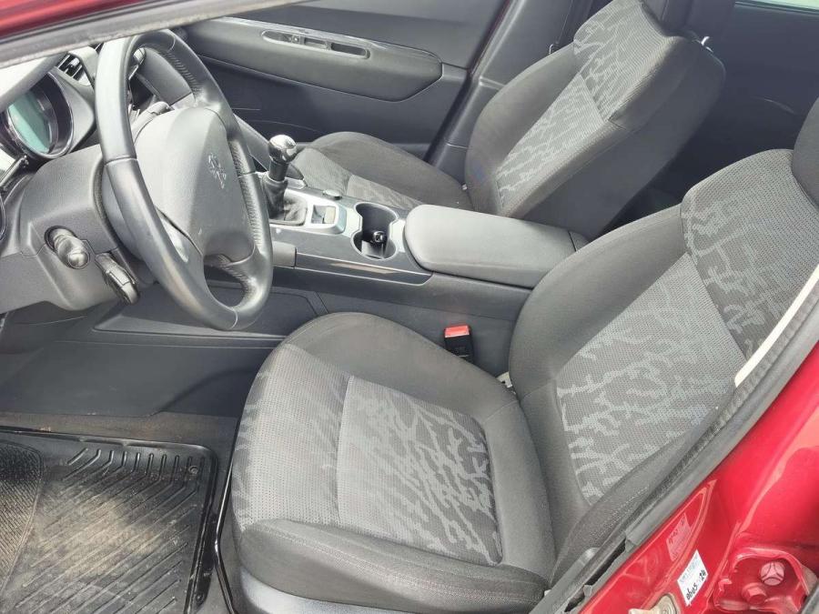 Red Peugeot 3008 2009 in Panevezys, with an engine capacity of 1.60 L and mileage of 300 thousand km for 2100 €, photo 9 on AUTOMOTO.COM.LV