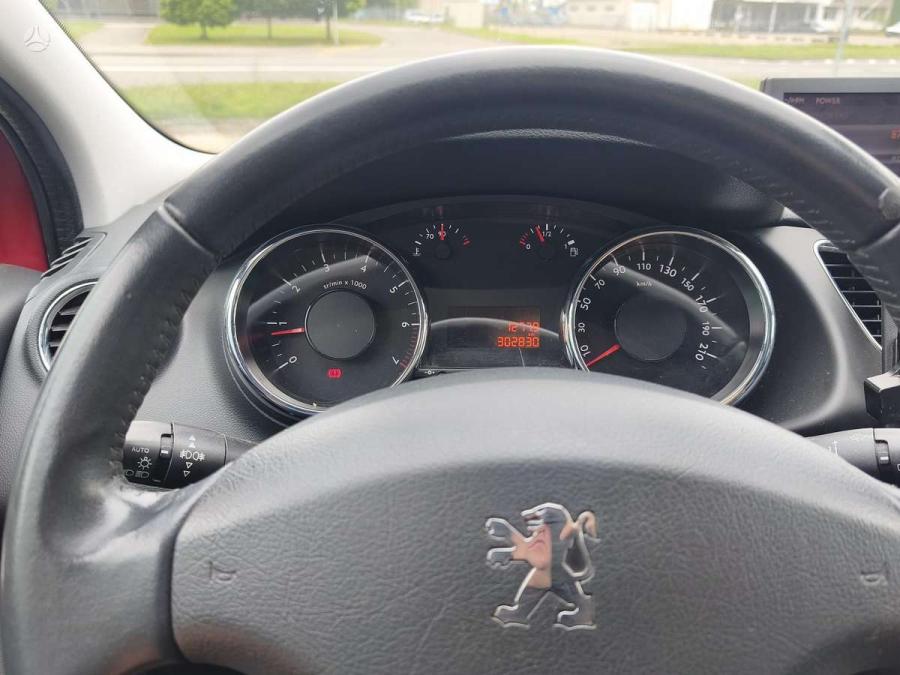 Red Peugeot 3008 2009 in Panevezys, with an engine capacity of 1.60 L and mileage of 300 thousand km for 2100 €, photo 14 on AUTOMOTO.COM.LV
