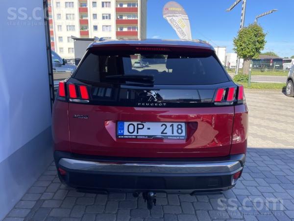 Red Peugeot 3008 2018 in Talsi, with an engine capacity of 1.60 L and mileage of 180 thousand km for 11400 €, photo 4 on AUTOMOTO.COM.LV