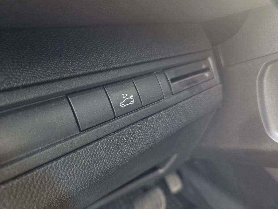 Sarkans Peugeot 3008 2019 Rīga, ar dzinēja tilpumu 1.50 L un nobraukumu 178 tūkst. km par 14600 €, foto 19 vietnē AUTOMOTO.COM.LV