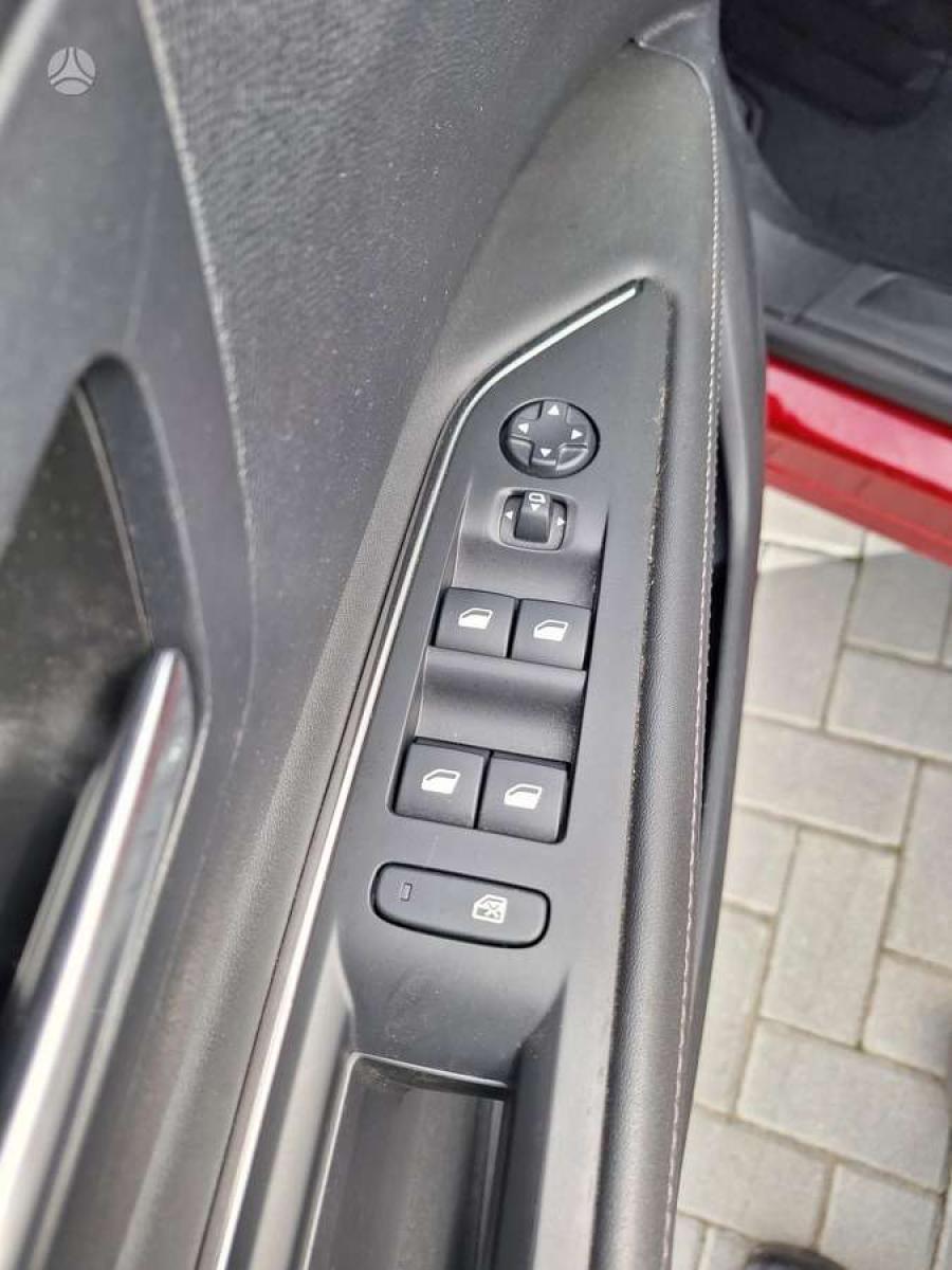 Red Peugeot 3008 2020 in Taurage, with an engine capacity of 1.50 L and mileage of 185 thousand km for 11300 €, photo 15 on AUTOMOTO.COM.LV