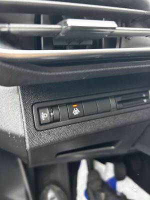 Sarkans Peugeot 3008 2021 Panevēža, ar dzinēja tilpumu 1.50 L un nobraukumu 238 tūkst. km par 11700 €, foto 16 vietnē AUTOMOTO.COM.LV