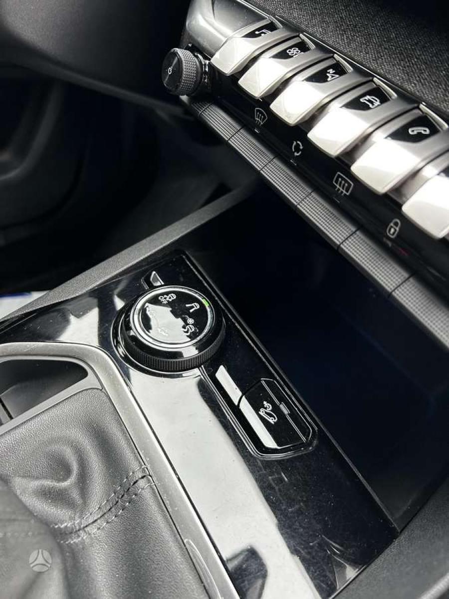 Sarkans Peugeot 3008 2021 Panevēža, ar dzinēja tilpumu 1.50 L un nobraukumu 238 tūkst. km par 11700 €, foto 20 vietnē AUTOMOTO.COM.LV