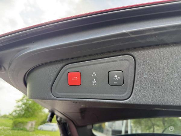 Red Peugeot 3008 2017 in Taurage, with an engine capacity of 1.20 L and mileage of 155 thousand km for 10500 €, photo 9 on AUTOMOTO.COM.LV