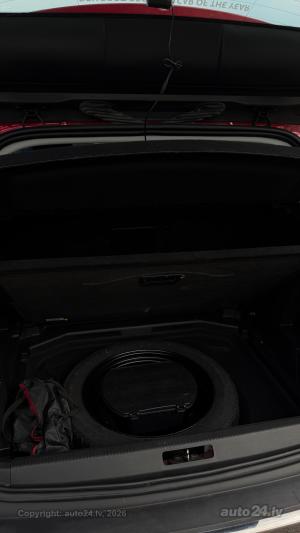 Sarkans Peugeot 3008 2018 Tallina, ar dzinēja tilpumu 1.20 L un nobraukumu 113 tūkst. km par 14490 €, foto 10 vietnē AUTOMOTO.COM.LV