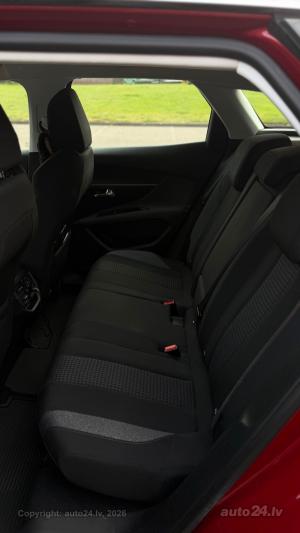 Sarkans Peugeot 3008 2018 Tallina, ar dzinēja tilpumu 1.20 L un nobraukumu 113 tūkst. km par 14490 €, foto 14 vietnē AUTOMOTO.COM.LV