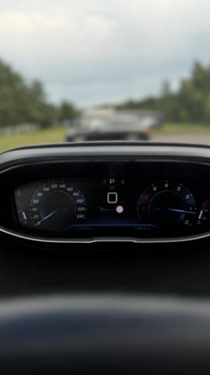 Red Peugeot 3008 2018 in Tallinn, with an engine capacity of 1.20 L and mileage of 109 thousand km for 13200 €, photo 12 on AUTOMOTO.COM.LV