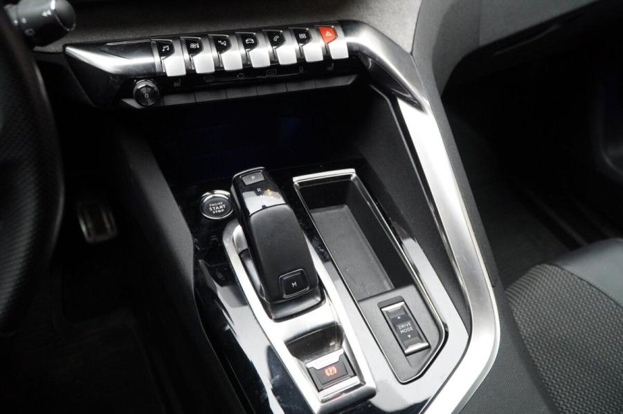 Peugeot 3008 2022 Peetri, ar dzinēja tilpumu 1.20 L un nobraukumu 110 tūkst. km par 18400 €, foto 15 vietnē AUTOMOTO.COM.LV