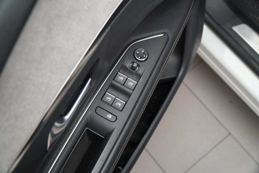 Peugeot 3008 2022 Peetri, ar dzinēja tilpumu 1.20 L un nobraukumu 110 tūkst. km par 18400 €, foto 24 vietnē AUTOMOTO.COM.LV