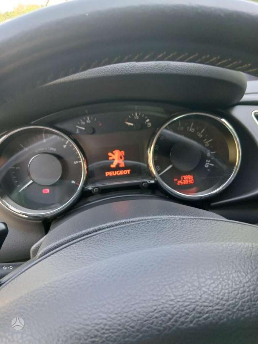 Balts Peugeot 3008 2009 Viļņa, ar dzinēja tilpumu 1.56 L un nobraukumu 252 tūkst. km par 3100 €, foto 23 vietnē AUTOMOTO.COM.LV