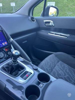 Balts Peugeot 3008 2010 Viļņa, ar dzinēja tilpumu 2.00 L un nobraukumu 256 tūkst. km par 2350 €, foto 14 vietnē AUTOMOTO.COM.LV