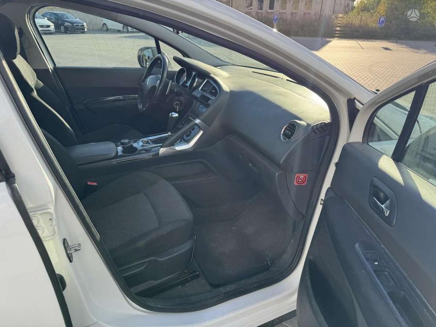 Balts Peugeot 3008 2010 Telšiai, ar dzinēja tilpumu 1.56 L un nobraukumu 151 tūkst. km par 2999 €, foto 15 vietnē AUTOMOTO.COM.LV