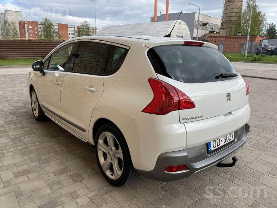 White Peugeot 3008 2011 in Jelgava, with an engine capacity of 2.00 L and mileage of 204 thousand km for 17850 €, photo 2 on AUTOMOTO.COM.LV