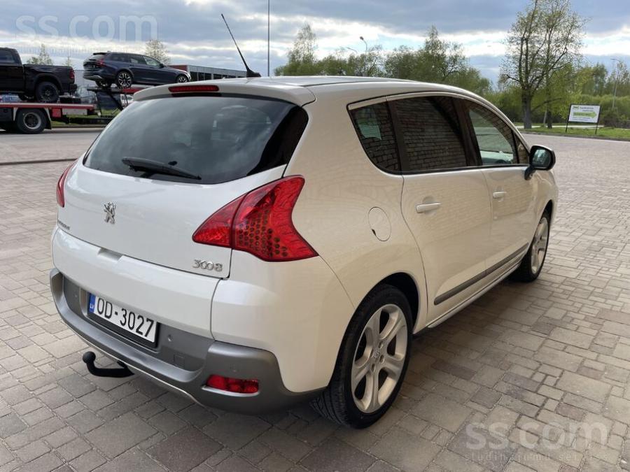 White Peugeot 3008 2011 in Jelgava, with an engine capacity of 2.00 L and mileage of 204 thousand km for 17850 €, photo 4 on AUTOMOTO.COM.LV