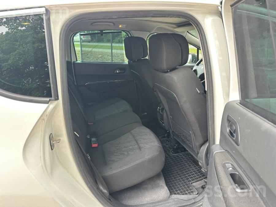 Balts Peugeot 3008 2011 Cēsis, ar dzinēja tilpumu 2.00 L un nobraukumu 0 tūkst. km par 3700 €, foto 8 vietnē AUTOMOTO.COM.LV