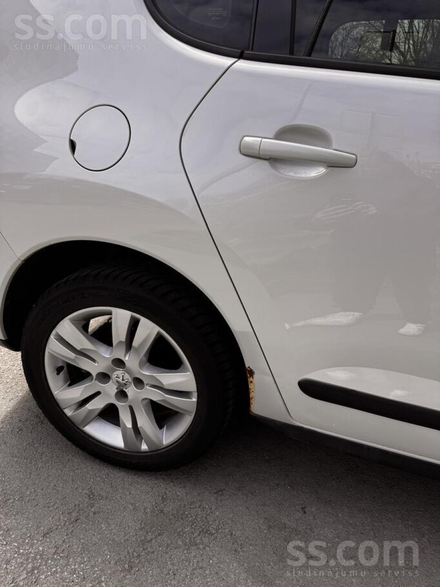 Balts Peugeot 3008 2011 Rīga, ar dzinēja tilpumu 1.60 L un nobraukumu 315 tūkst. km par 3500 €, foto 7 vietnē AUTOMOTO.COM.LV