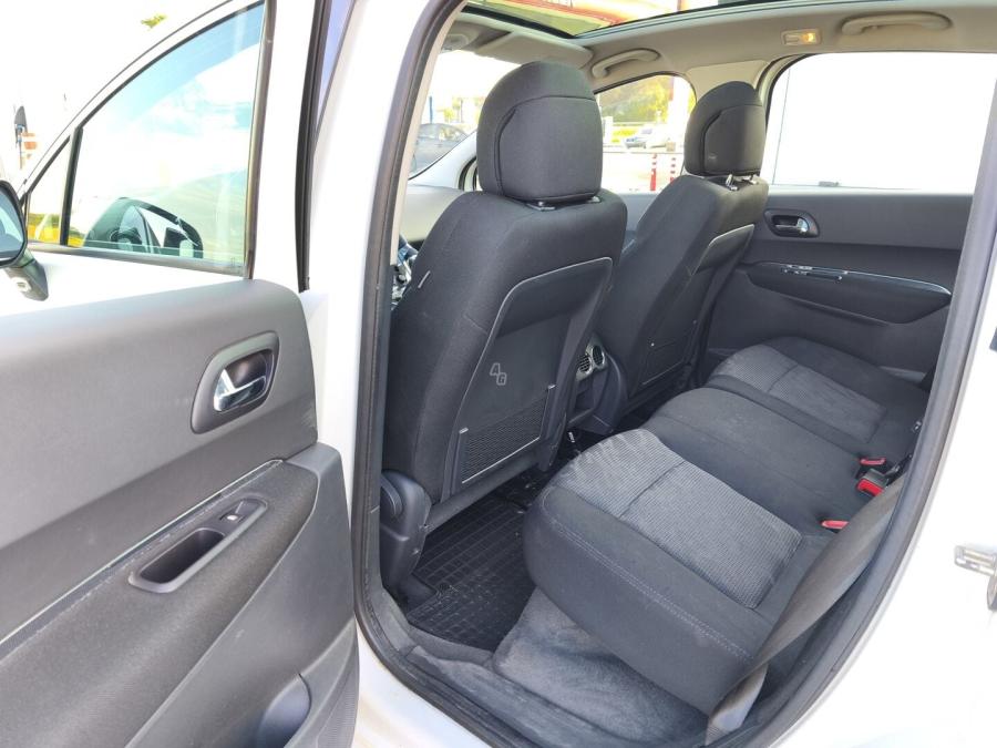 White Peugeot 3008 2011 in Kaunas, with an engine capacity of 1.60 L and mileage of 150 thousand km for 2700 €, photo 10 on AUTOMOTO.COM.LV