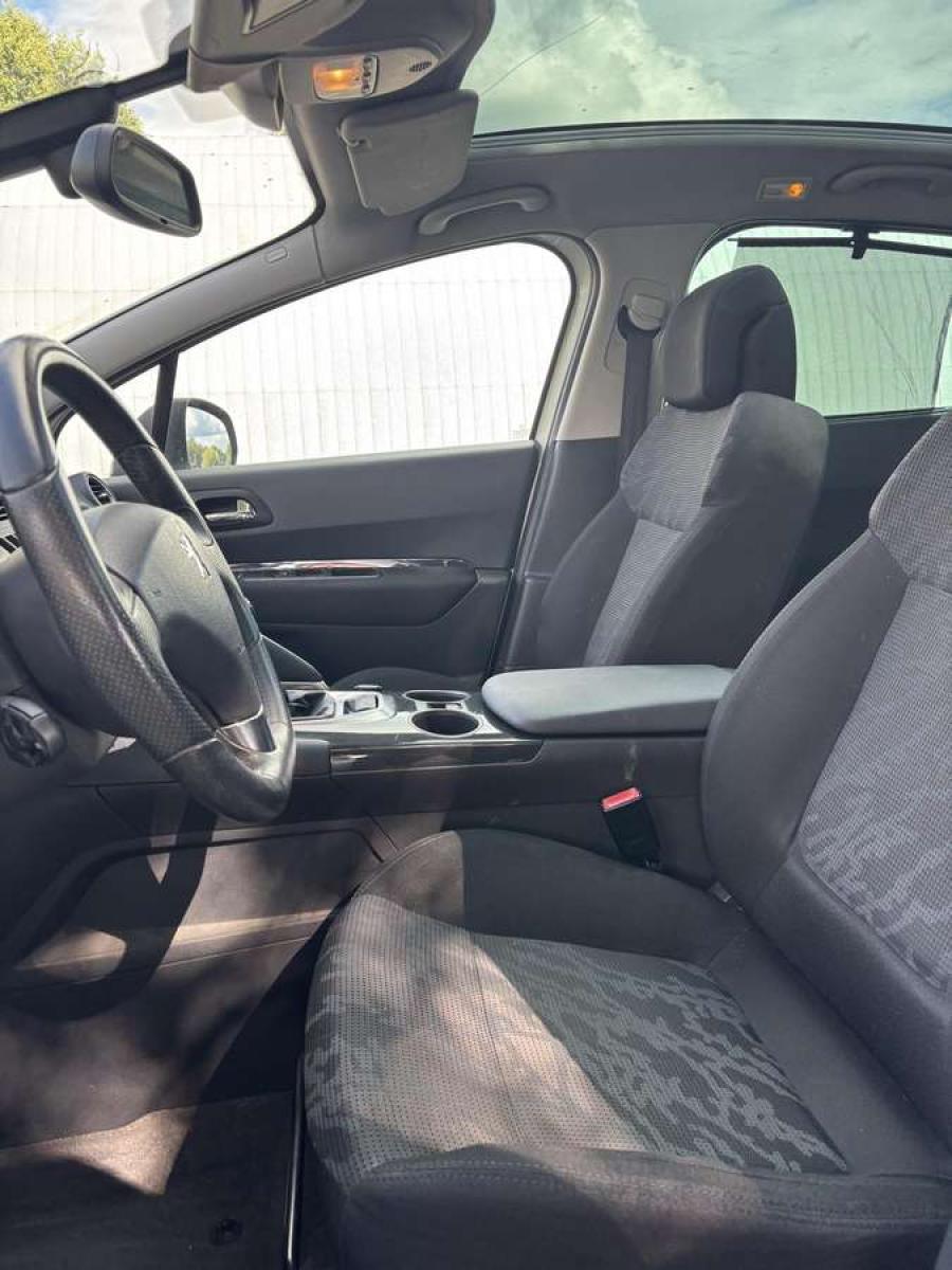 White Peugeot 3008 2011 in Taurage, with an engine capacity of 1.56 L and mileage of 230 thousand km for 2700 €, photo 9 on AUTOMOTO.COM.LV