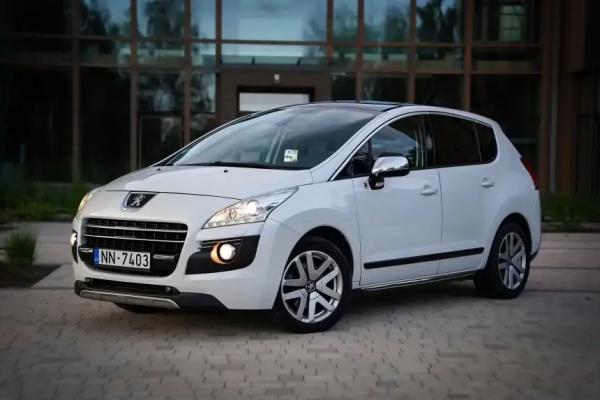 White Peugeot 3008 2012 in Jelgava, with an engine capacity of 2.00 L and mileage of 225 thousand km for 8200 €, photo 1 on AUTOMOTO.COM.LV