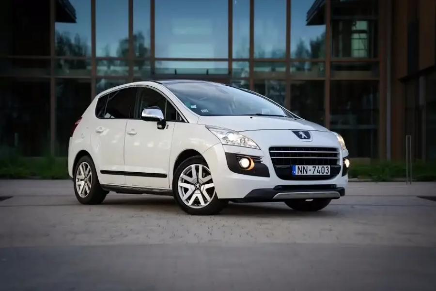 White Peugeot 3008 2012 in Jelgava, with an engine capacity of 2.00 L and mileage of 225 thousand km for 8200 €, photo 3 on AUTOMOTO.COM.LV