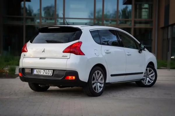 White Peugeot 3008 2012 in Jelgava, with an engine capacity of 2.00 L and mileage of 225 thousand km for 8200 €, photo 4 on AUTOMOTO.COM.LV