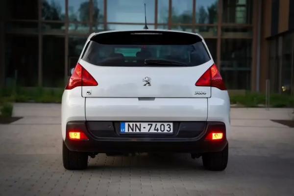 White Peugeot 3008 2012 in Jelgava, with an engine capacity of 2.00 L and mileage of 225 thousand km for 8200 €, photo 5 on AUTOMOTO.COM.LV