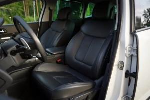 White Peugeot 3008 2012 in Jelgava, with an engine capacity of 2.00 L and mileage of 225 thousand km for 8200 €, photo 8 on AUTOMOTO.COM.LV