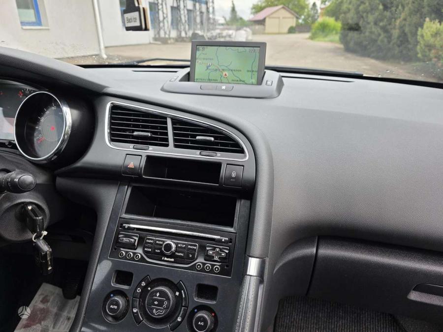 Balts Peugeot 3008 2013 Radviliškis, ar dzinēja tilpumu 2.00 L un nobraukumu 266 tūkst. km par 4150 €, foto 9 vietnē AUTOMOTO.COM.LV