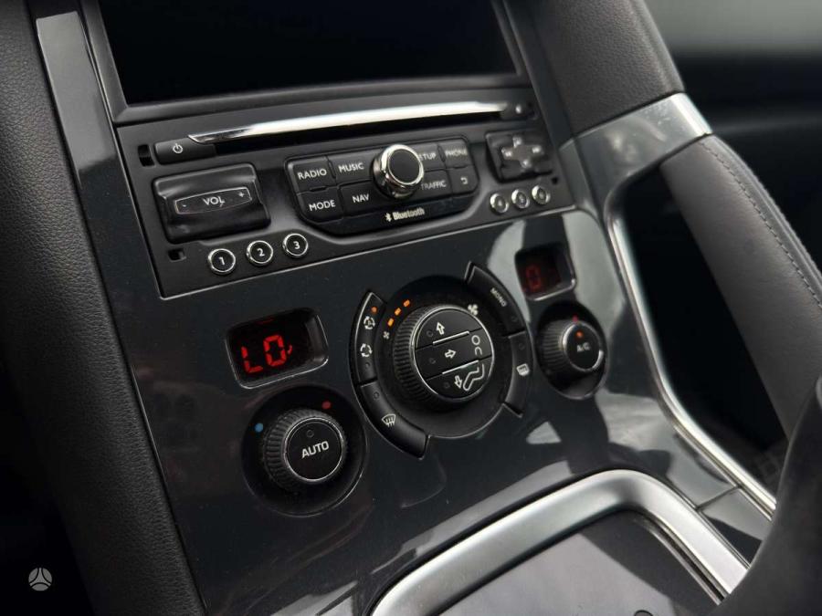 White Peugeot 3008 2014 in Kaunas, with an engine capacity of 1.60 L and mileage of 170 thousand km for 5999 €, photo 17 on AUTOMOTO.COM.LV