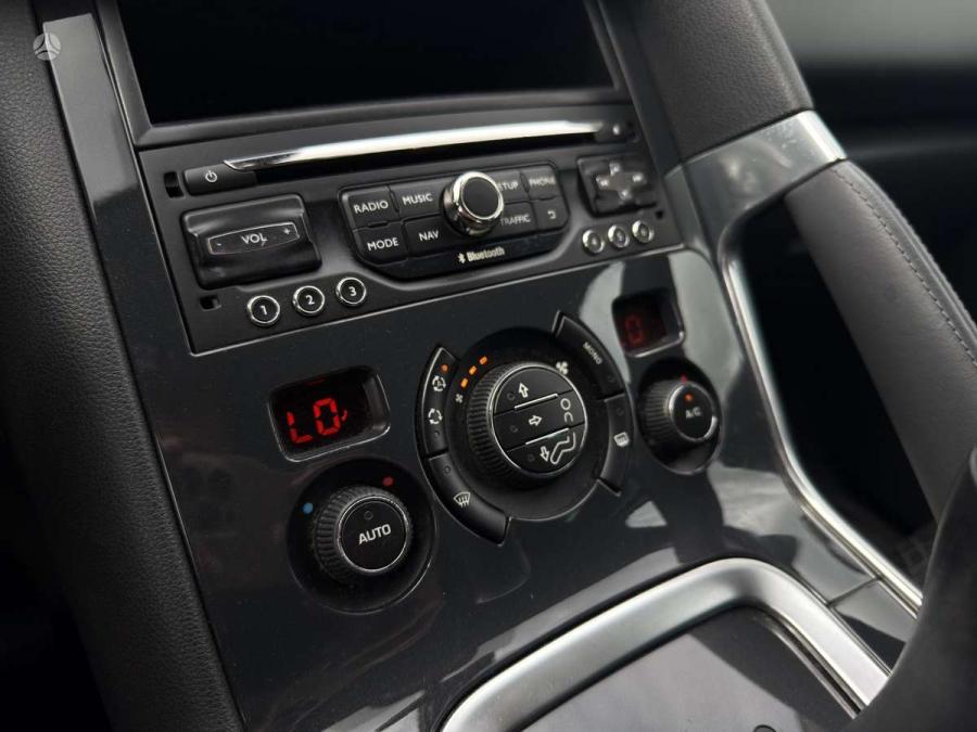 White Peugeot 3008 2014 in Kaunas, with an engine capacity of 1.60 L and mileage of 170 thousand km for 5999 €, photo 17 on AUTOMOTO.COM.LV